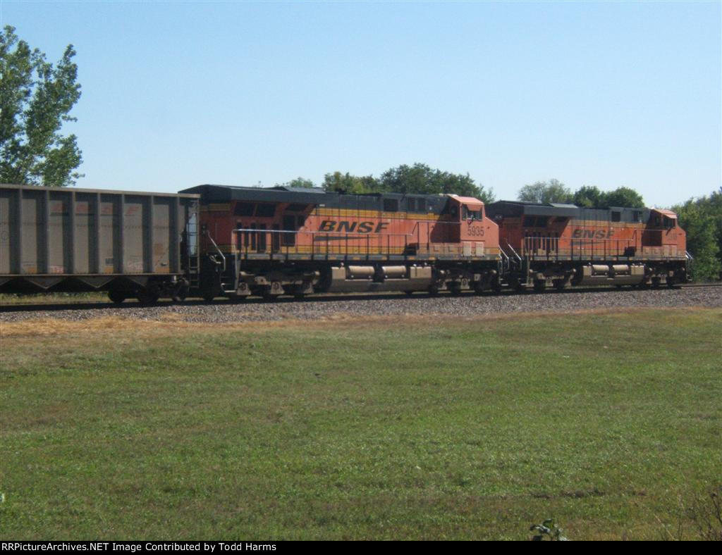 BNSF 5935